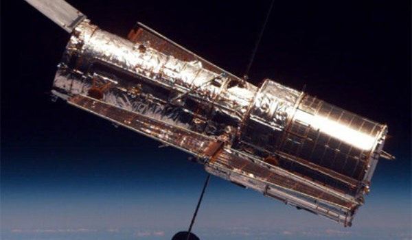 Telescopul Hubble ar putea fi reparat in 2009