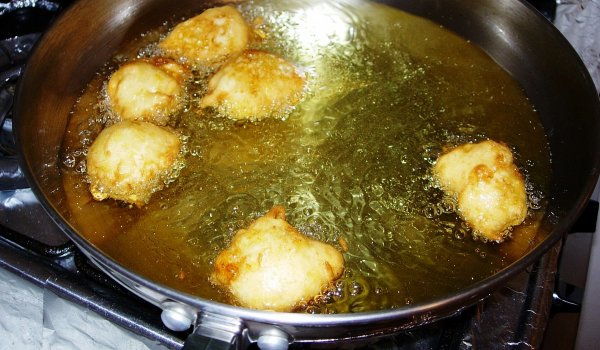 Uleiul pentru prajit – materie prima pentru acoperisul eco