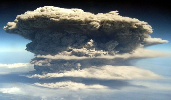 Eruptie vulcanica in direct