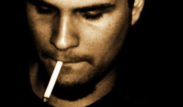Barbatii fumeaza de doua ori mai mult decat femeile Barbatii fumeaza de doua ori mai mult decat femeile