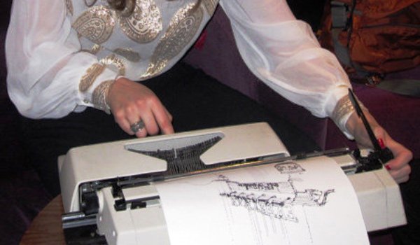 Masina de scris, ca un instrument artistic (FOTO)