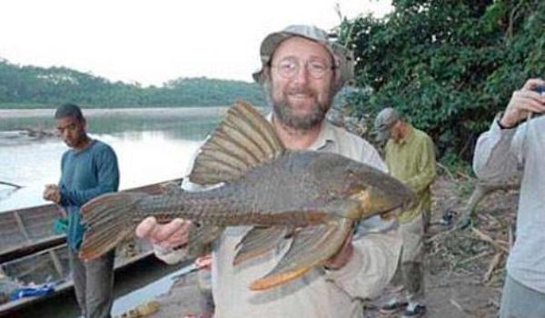 Acesta este pestele care se hraneste cu lemn!