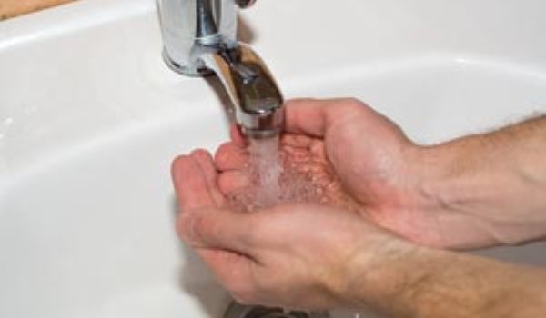 Maini curate, constiinta “murdara”