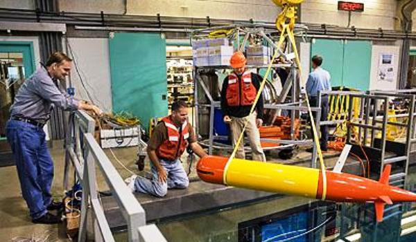 Un robot subacvatic va calatori luni intregi prin ocean, studiind ...