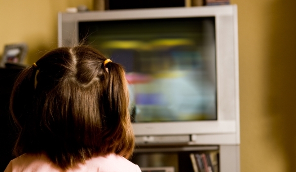 Televizorul îţi scurtează viaţa cu 22 de minute pe oră!