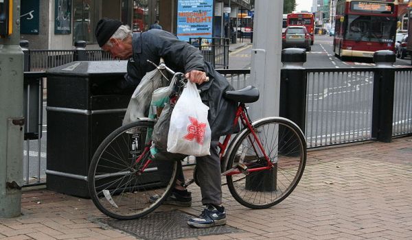 Sărăcia şi lipsa educaţiei – factori de risc pentru bolile de inimă