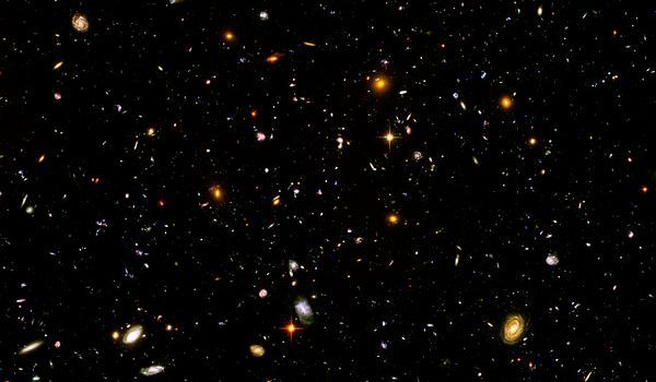 Peste 40% dintre români cred că Universul a fost creat de Dumnezeu