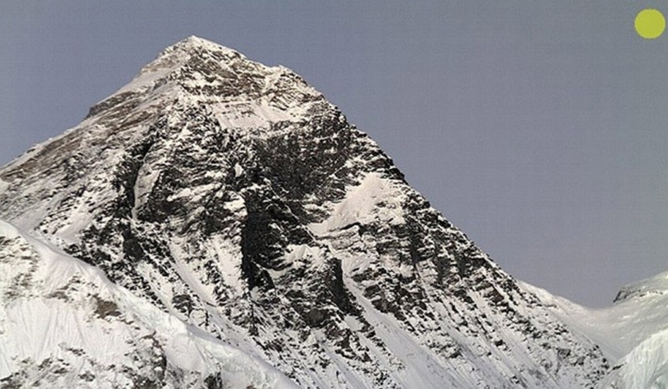 Record mondial: a fost instalat un webcam în apropiere de vârful Everest