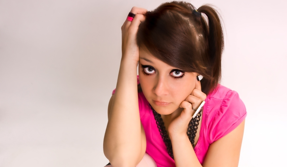 Unul din 12 adolescenţi îşi face singur rău