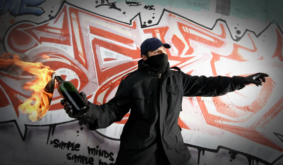 Anarhismul: paradisul frustraţilor periculoşi