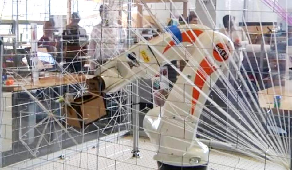 Robotul care ţese clădiri (VIDEO)