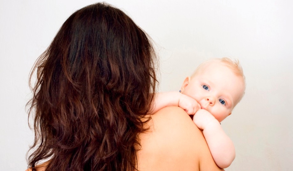 Cum să calmezi un bebeluş care plânge? Specialiştii recomandă o metodă ...