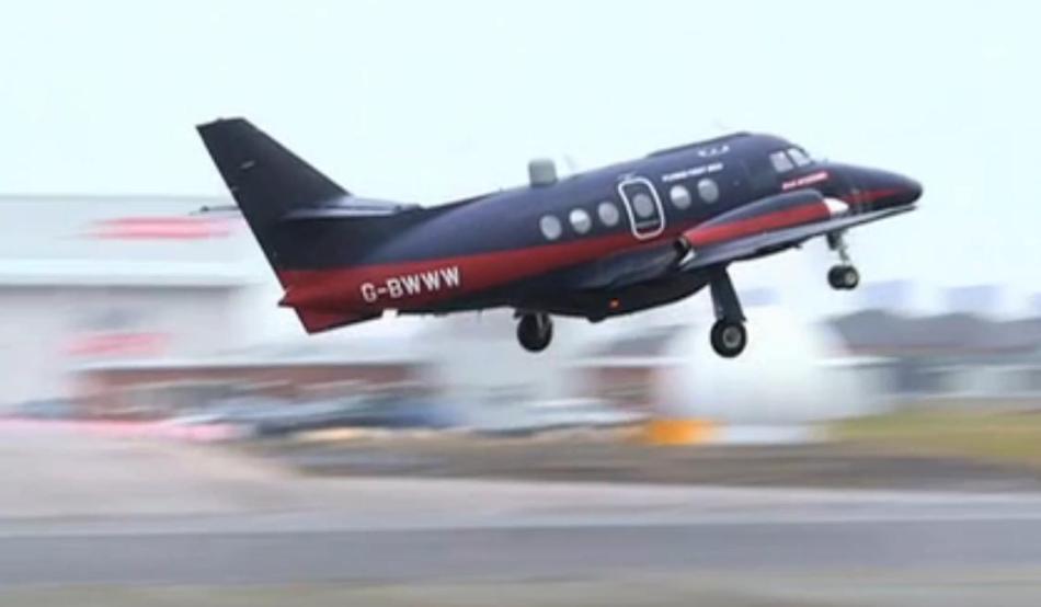 Intrăm într-o nouă eră a aviaţiei? Un avion a zburat 800 km, fiind ...