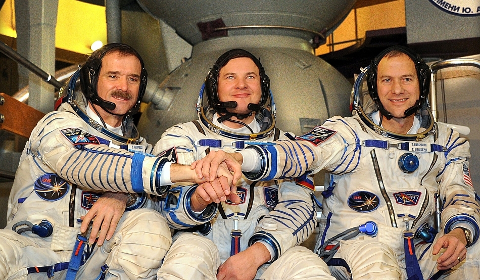 Cei trei astronauţi de pe ISS au aterizat cu bine în Kazahstan la ...