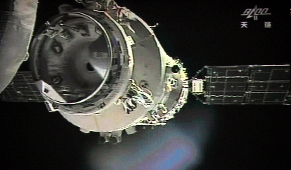 Capsula chinezească Shenzhou X s-a conectat cu laboratorul spaţial ...