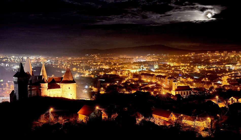 Castelul Corvinilor din Hunedoara, printre cele „10 castele de poveste ...