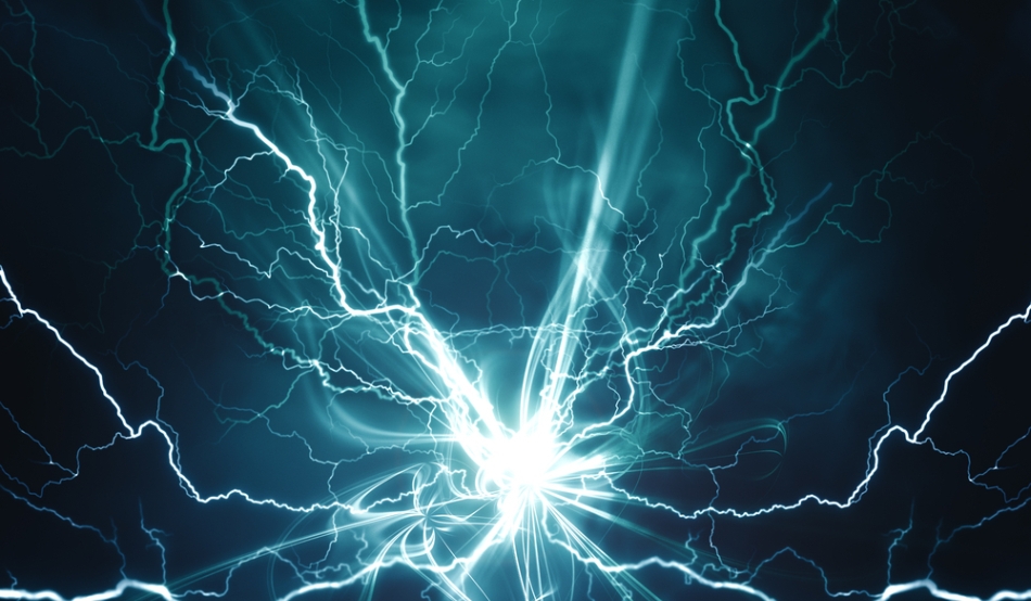 O fetiţă a supravieţuit după ce a fost lovită de trăznet când se afla ...