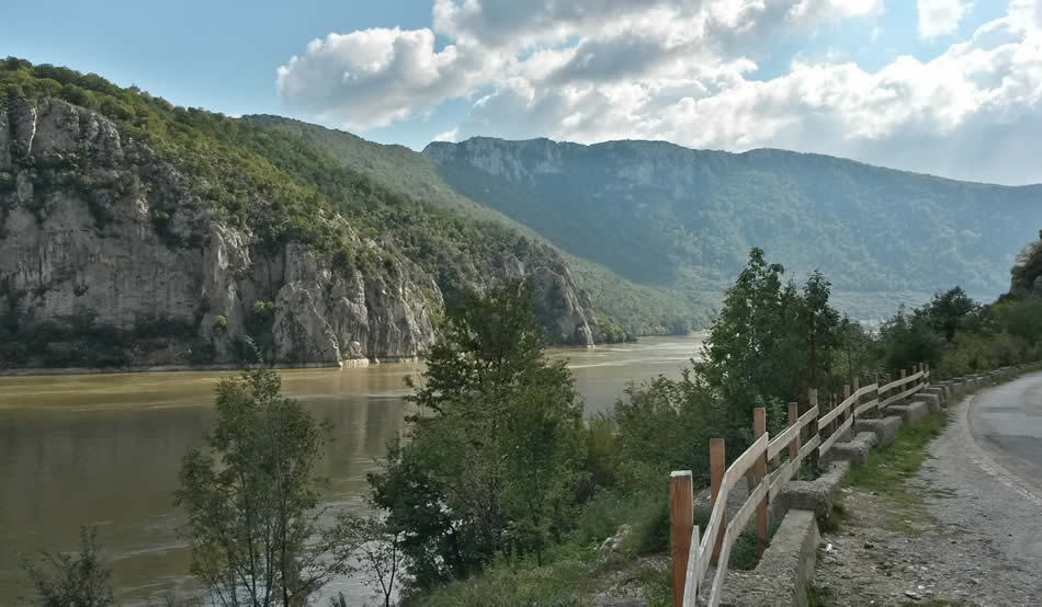 Călător pe Dunăre cu Opel, ziua 4: Dunărea norvegiană, sau Riviera ...