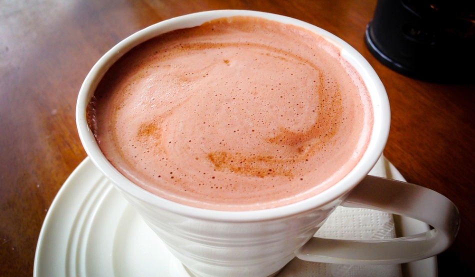 O cană de cacao înainte de culcare: ce beneficii are consumul acestui ...