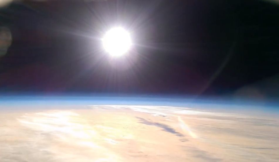 Primele imagini filmate cu un telefon mobil, din stratosferă, la peste ...