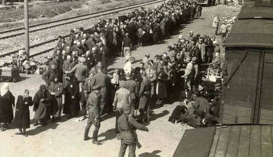 Povestea unei fete care a supravieţuit Holocaustului. "Pericolul va fi ...