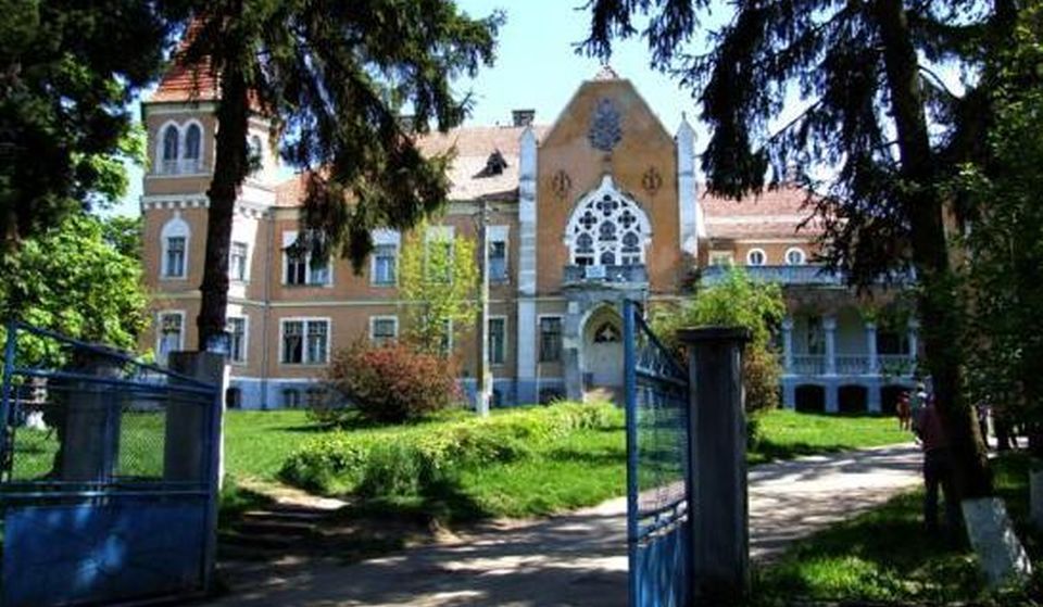 Castelul-Calendar: 365 de ferestre, 52 de camere şi 7 terase ...