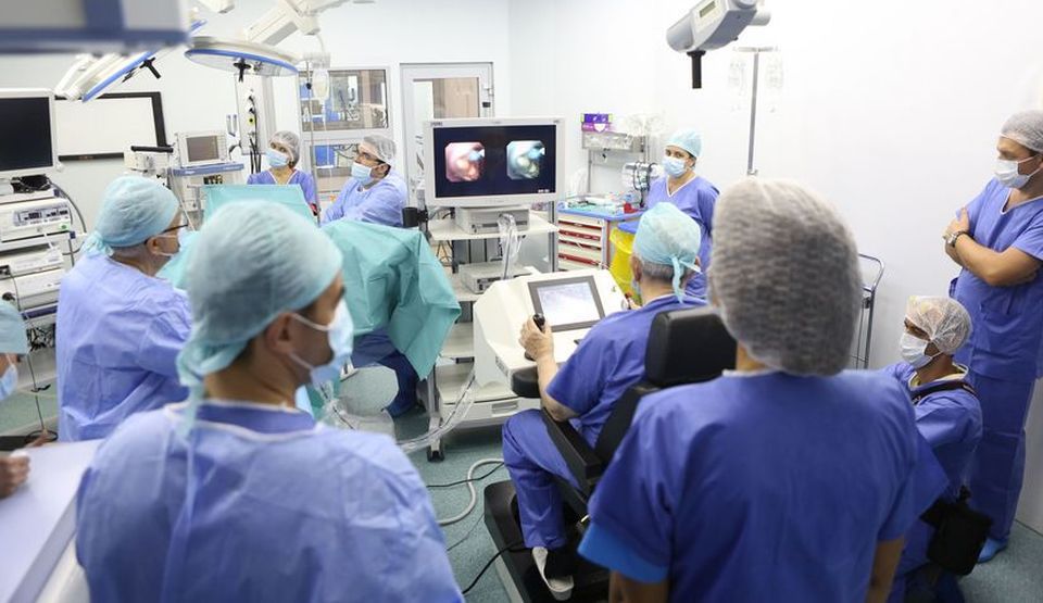 PREMIERĂ în România: trei oameni, operaţi de pietre la rinichi cu un ...