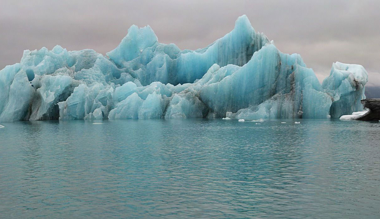 Gheţarii de pe insula Spitzbergen alunecă rapid spre fiorduri