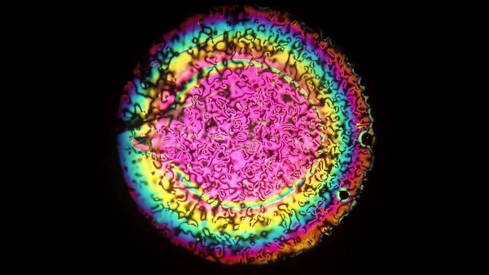 Cristalinul din LCD, descoperirea ce ar putea revoluţiona lumea medicală