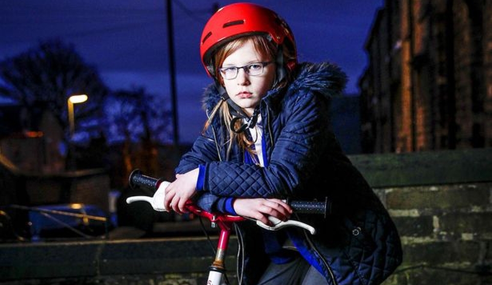 Fetiţa UNICĂ în lume care uimeşte lumea ştiinţifică. Ea nu oboseşte, nu ...