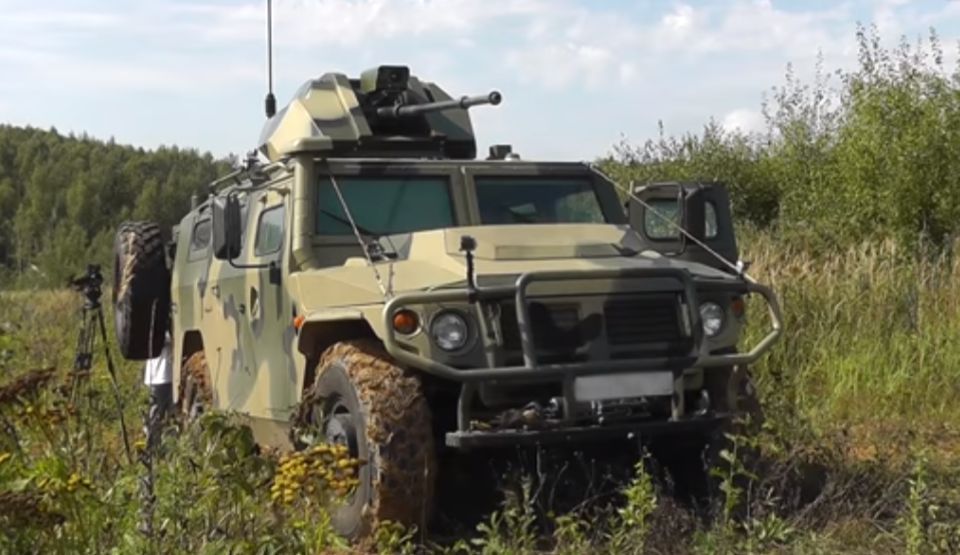 Rusia a construit o maşină de război complet autonomă. Poate urmări şi ...