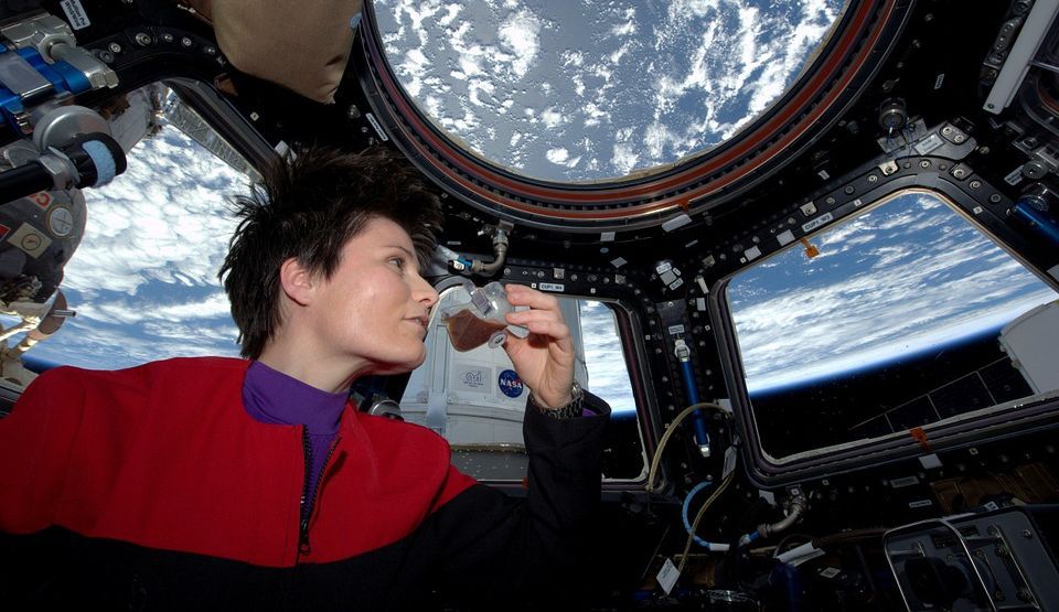 Astronauţii de pe Staţia Spaţială Internaţională suferă diferite ...