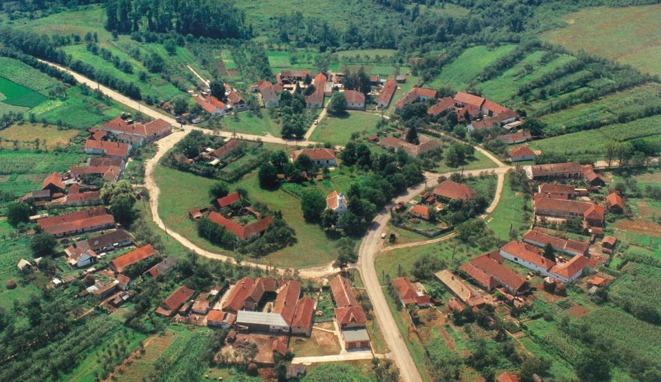 Singurul sat circular din România. În satul de poveste mai trăieşte ...