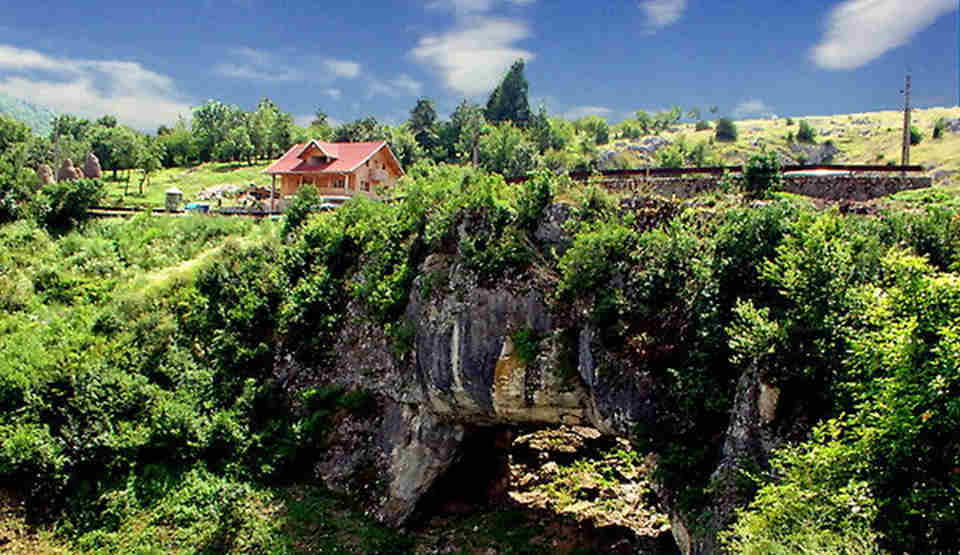 "Podul lui Dumnezeu", din România, singurul pod natural din lume pe ...