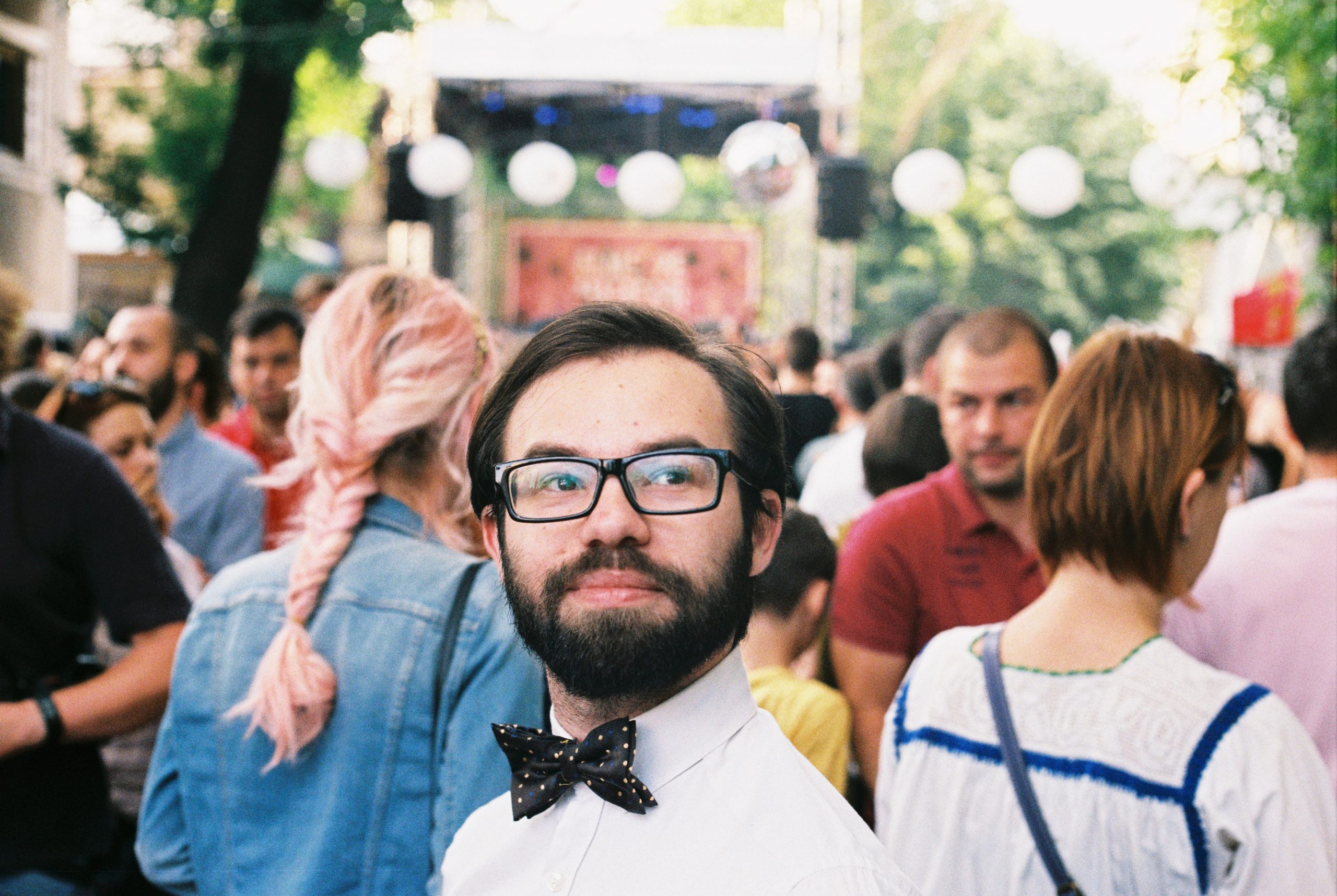 Alex ''Doppelganger'', tânărul de 27 de ani, absolvent de chineză, care ...