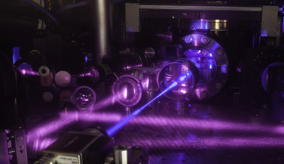 Un nou tip de ceas atomic cuantic ar putea dezvălui originea materiei ...