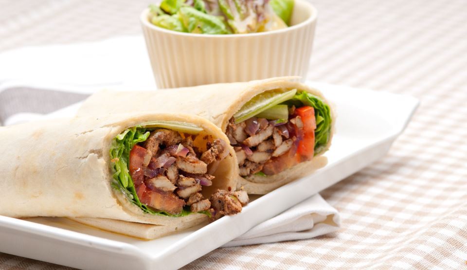 Shaorma în varianta actuală, una dintre mâncărurile preferate ale ...