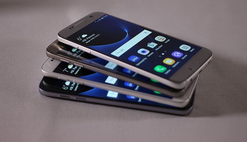 A fost lansat noul telefon Samsung A8