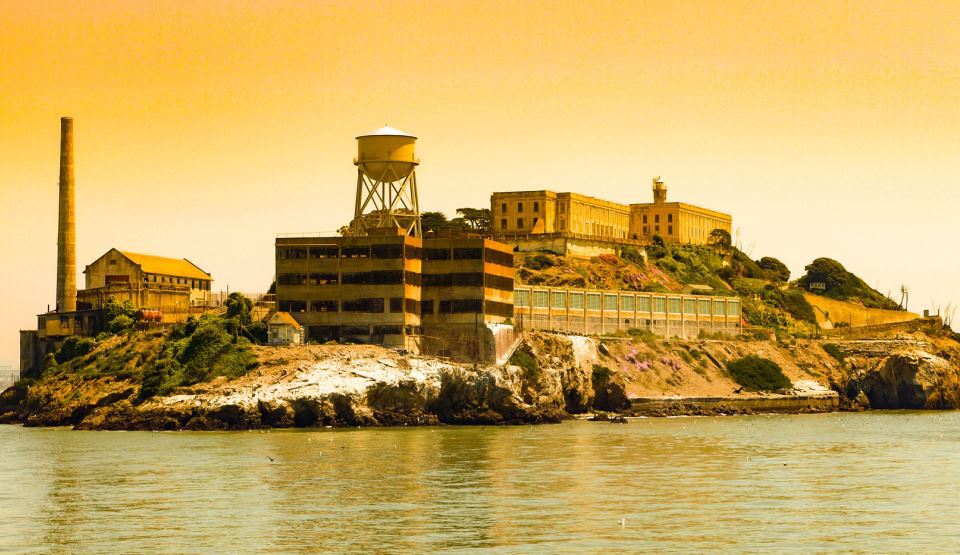 Prizonierii mai puţin obişnuiţi ai infamei închisori de pe Insula ...