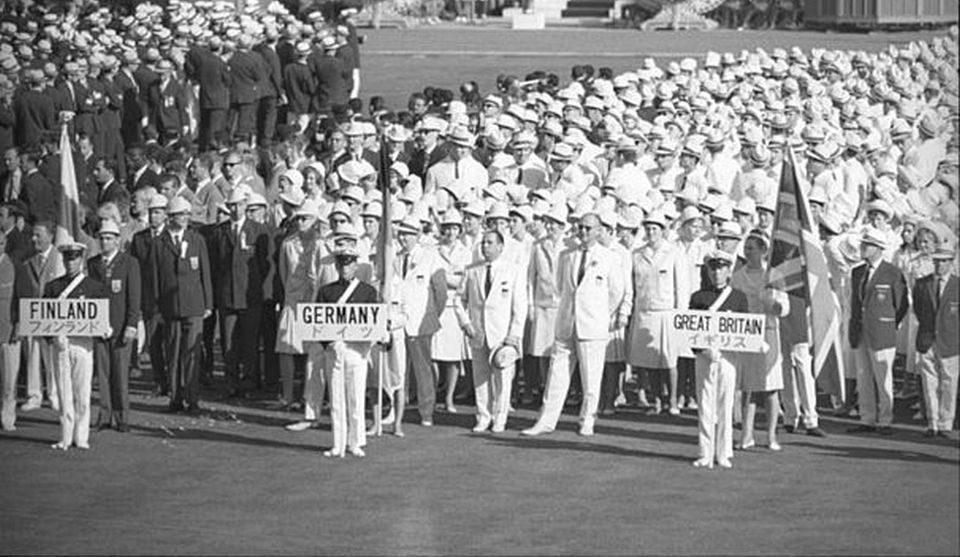 Momentul în care RFG-ul şi RDG-ul s-au unificat pentru a participa la ...