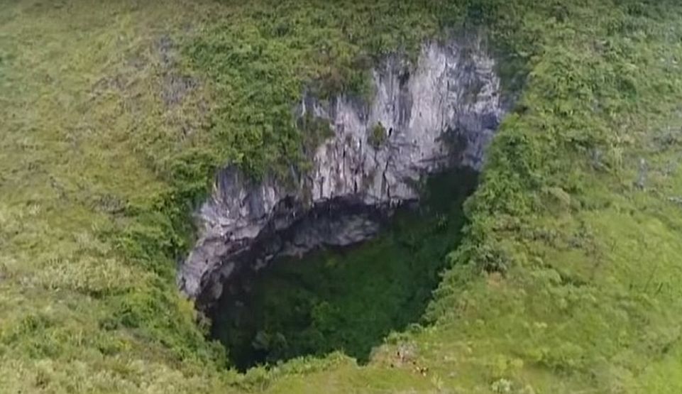 Un crater masiv din China a dus la descoperirea unei minuni geologice ...