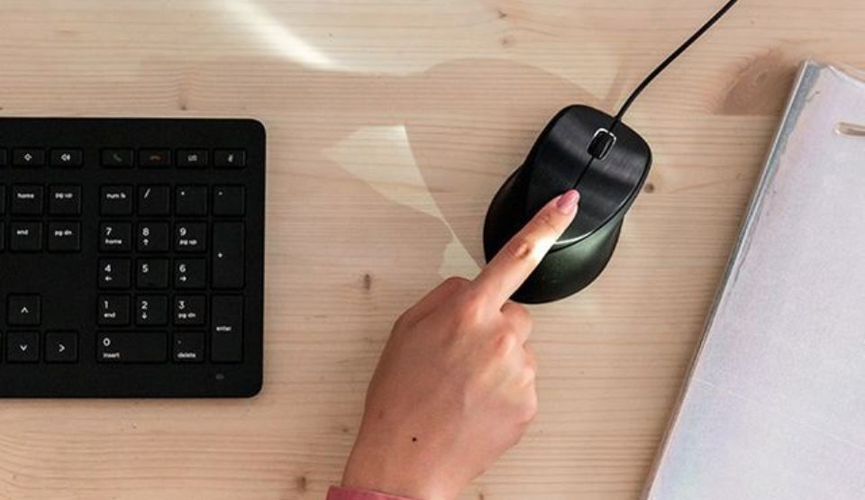 A murit William English, inventatorul mouse-ului