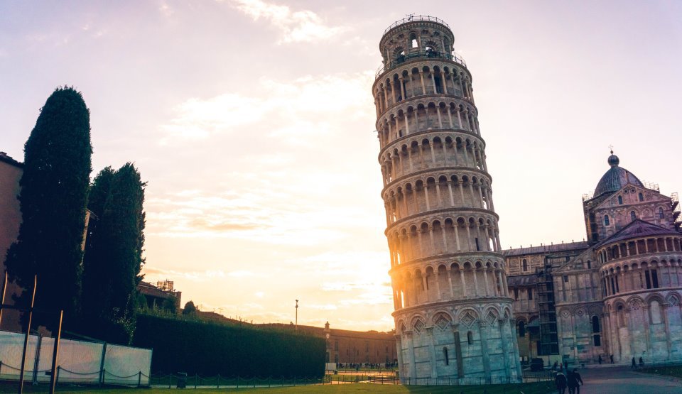 Turnul din Pisa, Italia, şi-a schimbat gradul de înclinare cu 4 centimetri