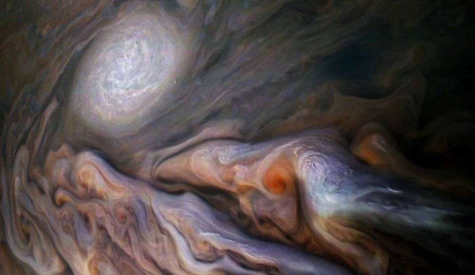 Aşa arată polii lui Jupiter. Sonda Juno a transmis noi imagini către Pământ