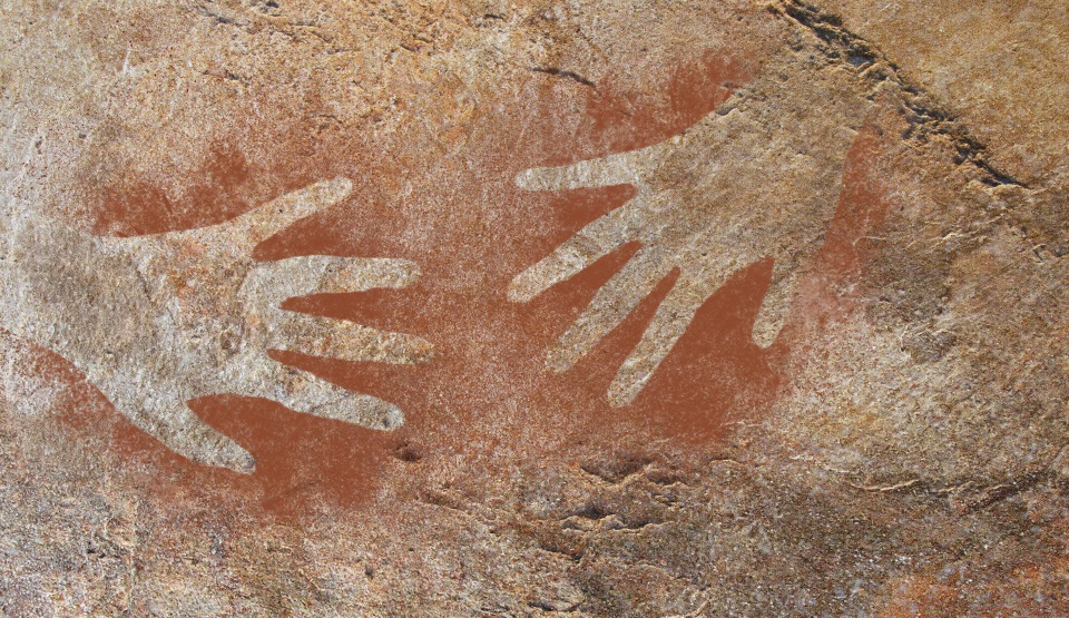 Istoria ocrului, prima vopsea roşie din lume, folosită şi de rudele ...