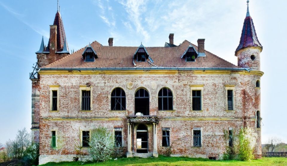 Castelul ''Geza Teleki'' din Maramureş, scos la vânzare