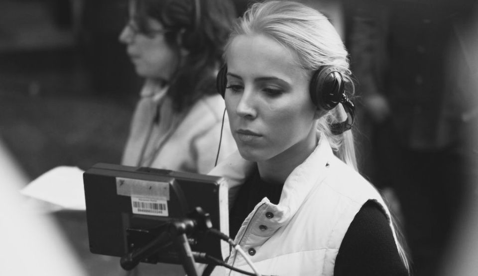 Învaţă cum să perfecţionezi un scenariu de film cu profesorul Roger ...