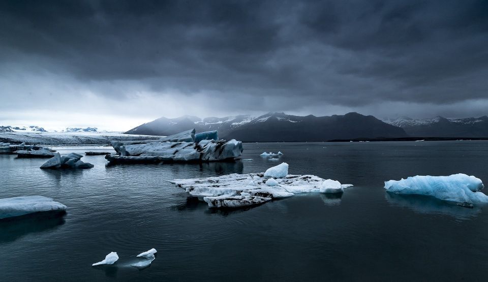 Un gheţar din Antarctica se topeşte, iar asta ar putea avea un impact ...