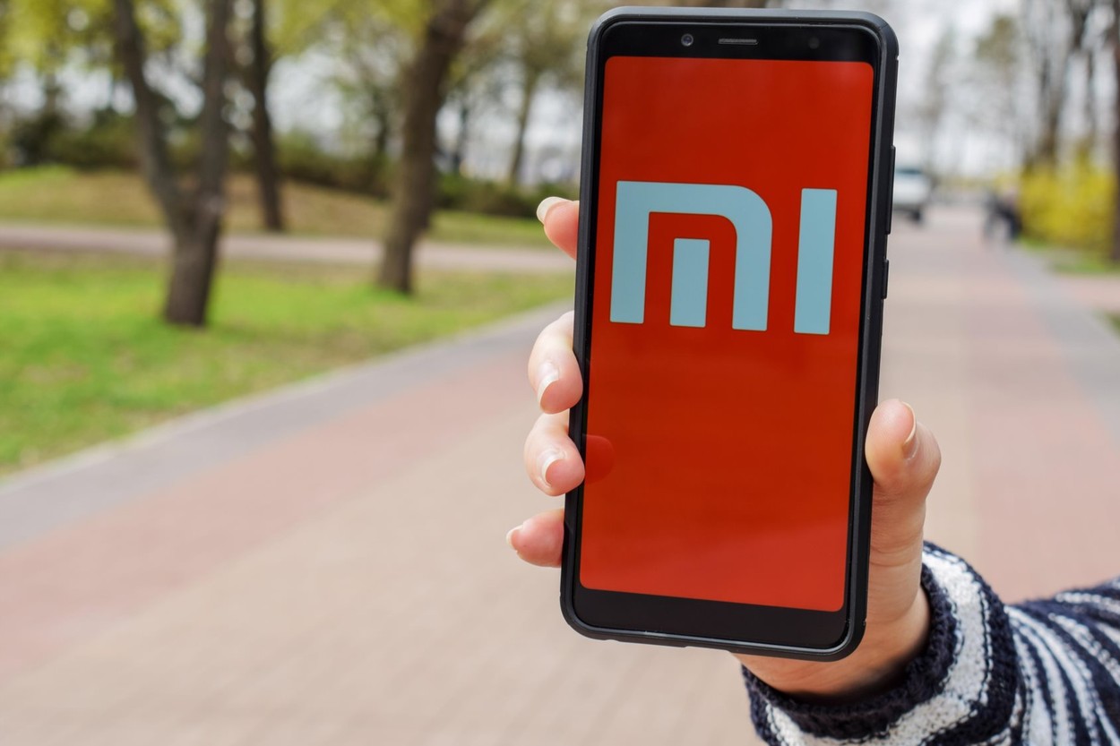 Xiaomi Mi MIX Alpha 2, un telefon cu două ecrane