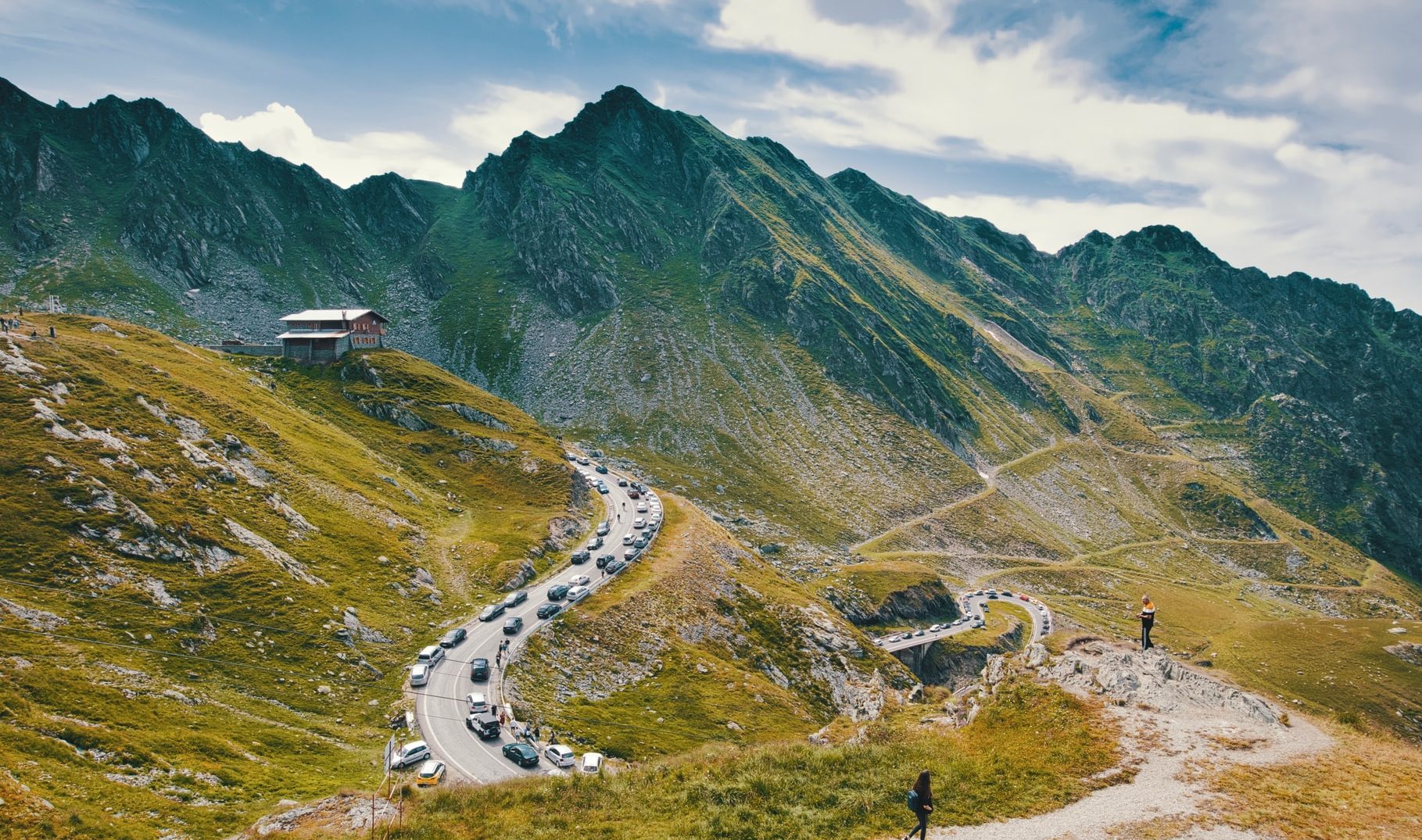 Aerul îmbuteliat din Munţii Carpaţi nu are succes în România. Unde se ...